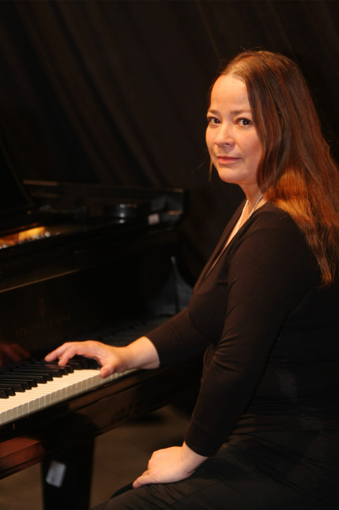 María Esther de los Angeles Chávez Garibay - CONSERVATORIO DE LAS ROSAS